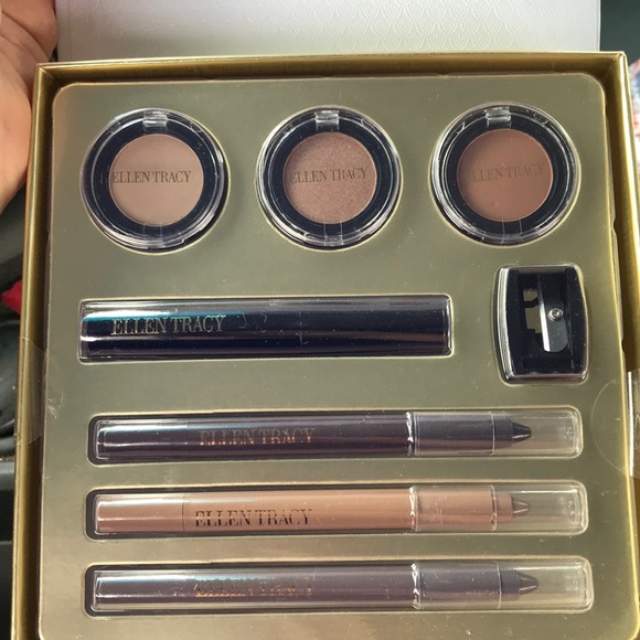 Ellen Tracy | Makeup | Ellen Tracy Nude Eye Essentials Set | Poshmark
